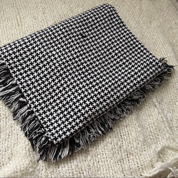 Bedding | Houndstooth Throw Blanket | Poshmark